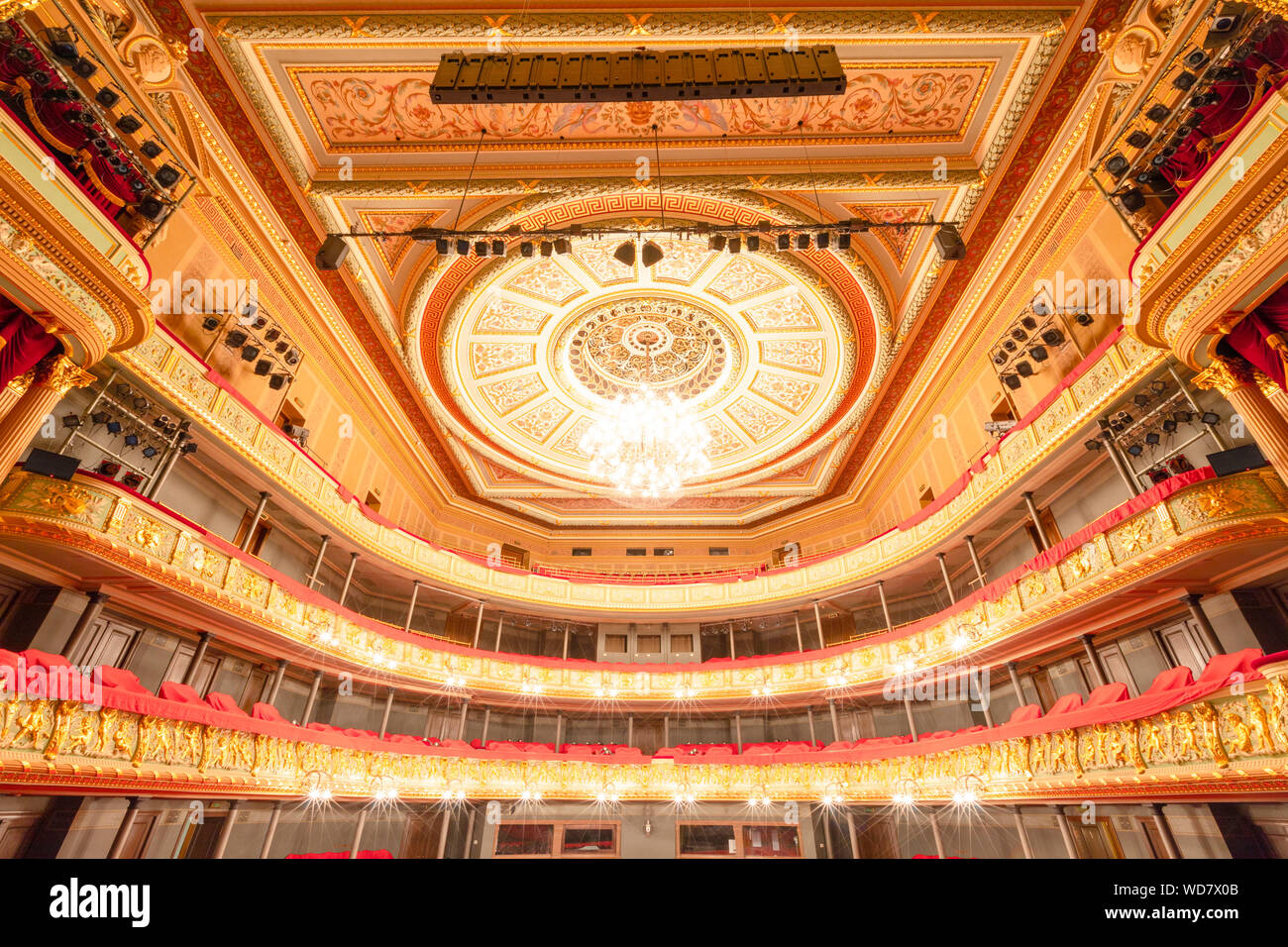 Great opera house hi-res stock photography and images - Alamy