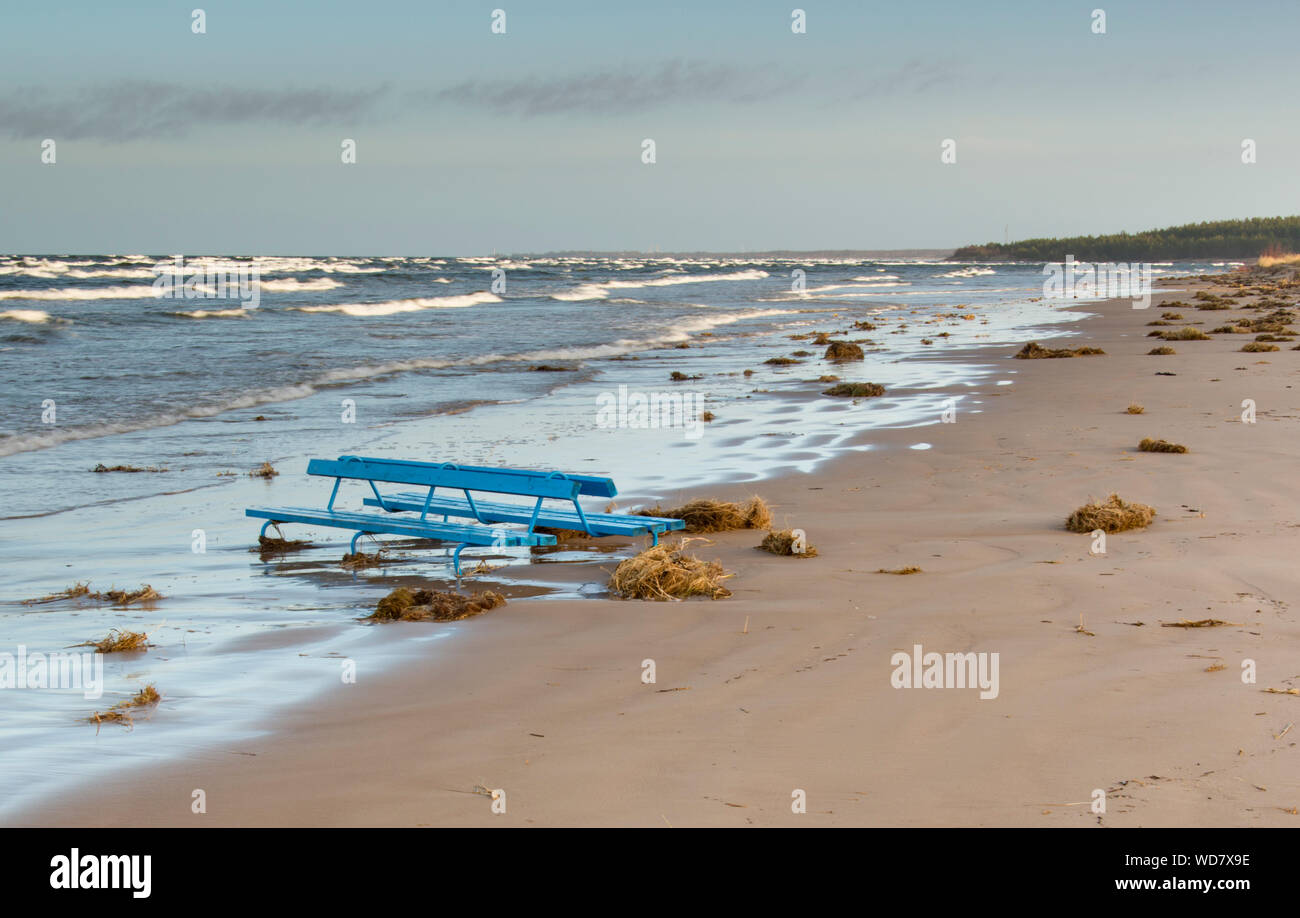 Blue benches hi-res stock photography and images - Alamy