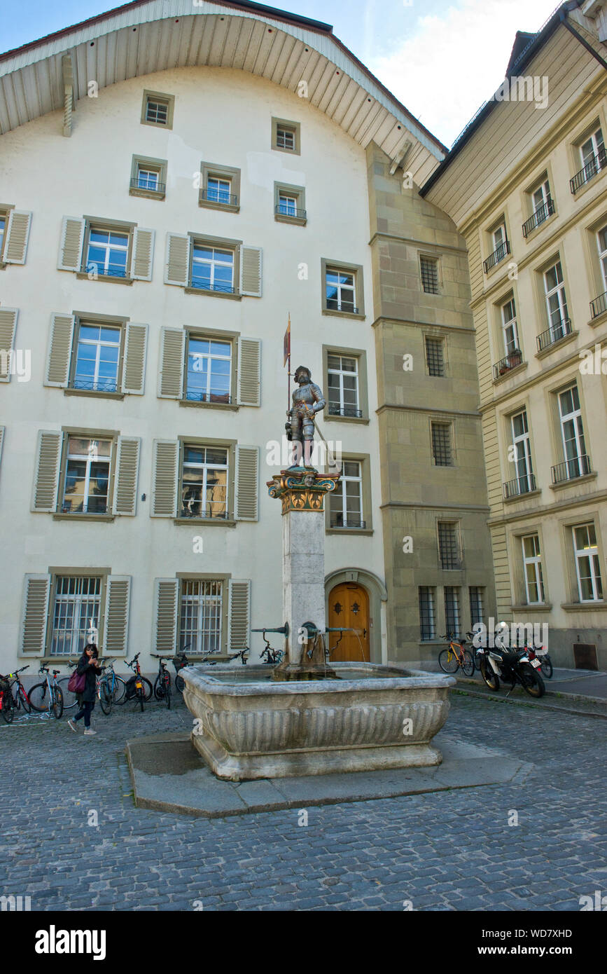 Vennerbrunnen fountain statue at Rathausplatz. Old Town, Bern ...