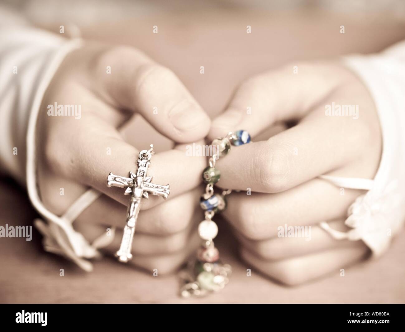 Hands holding rosary hi-res stock photography and images - Alamy