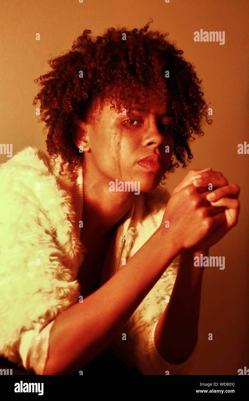 Young women crying hi-res stock photography and images - Alamy Young women crying hi-res stock photography and images - Alamy