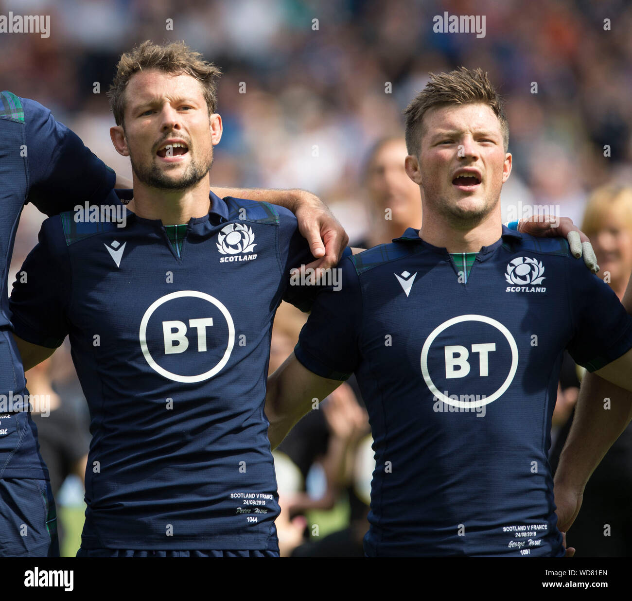 Scotland's Pete Horne and his brother George Horne sing the national ...