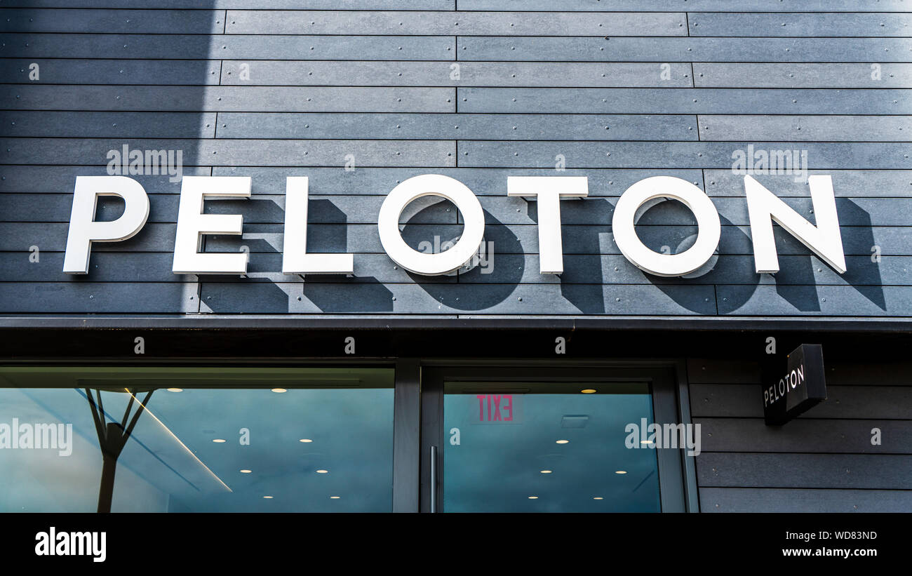 August 28, 2019 Palo Alto / CA / USA - Peloton store sign in Stanford ...