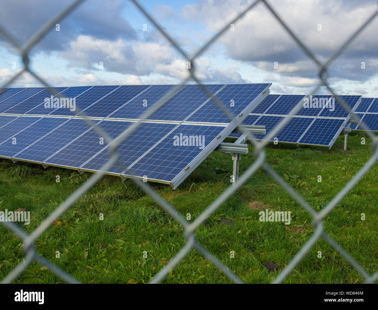 Solar panel farm hi-res stock photography and images - Alamy