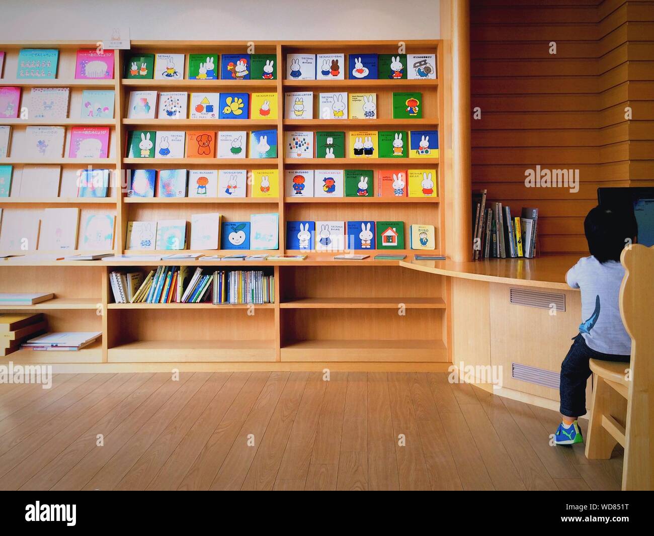 Reception desk at hi-res stock photography and images - Alamy