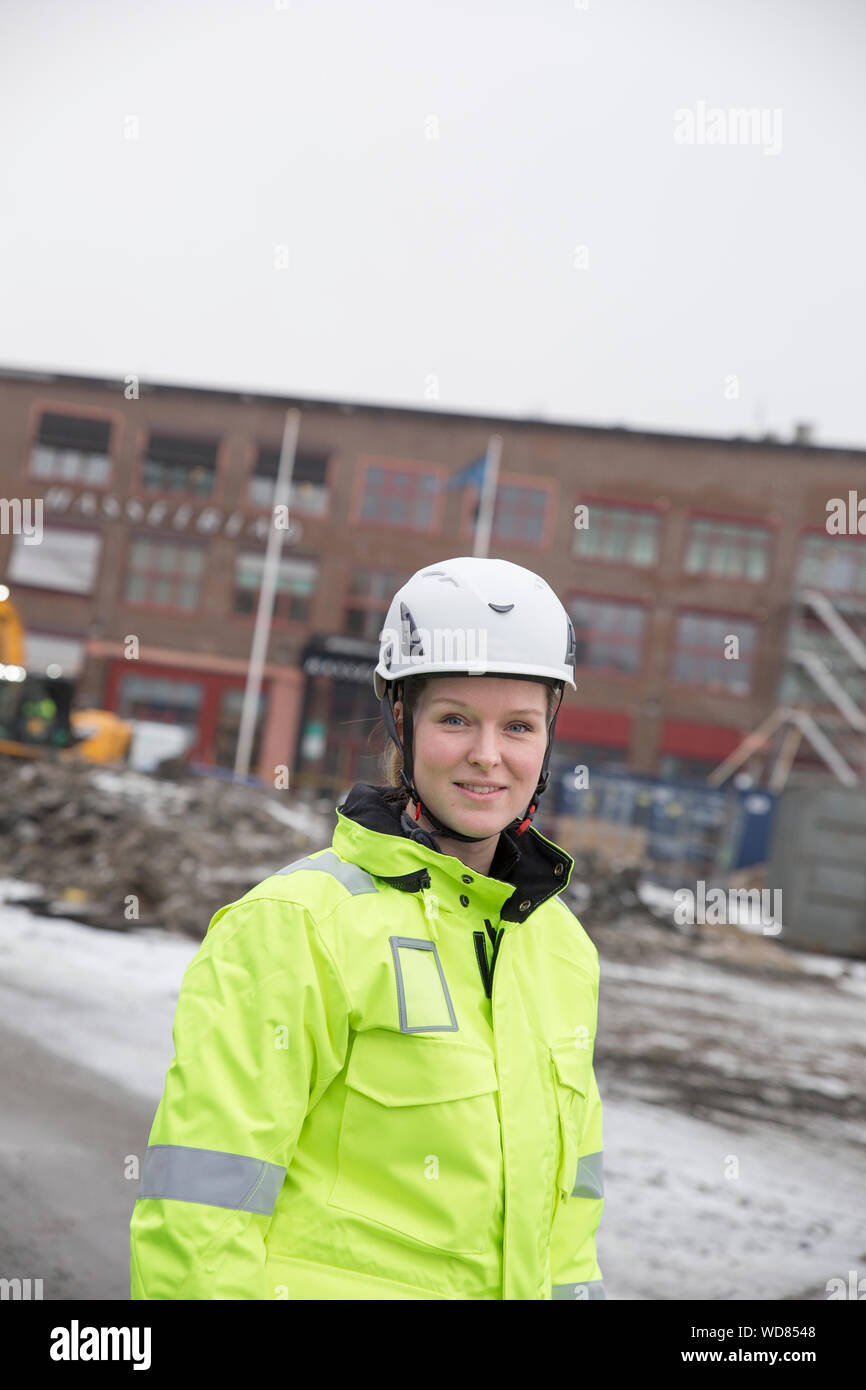Worker construction portrait hi-res stock photography and images - Alamy