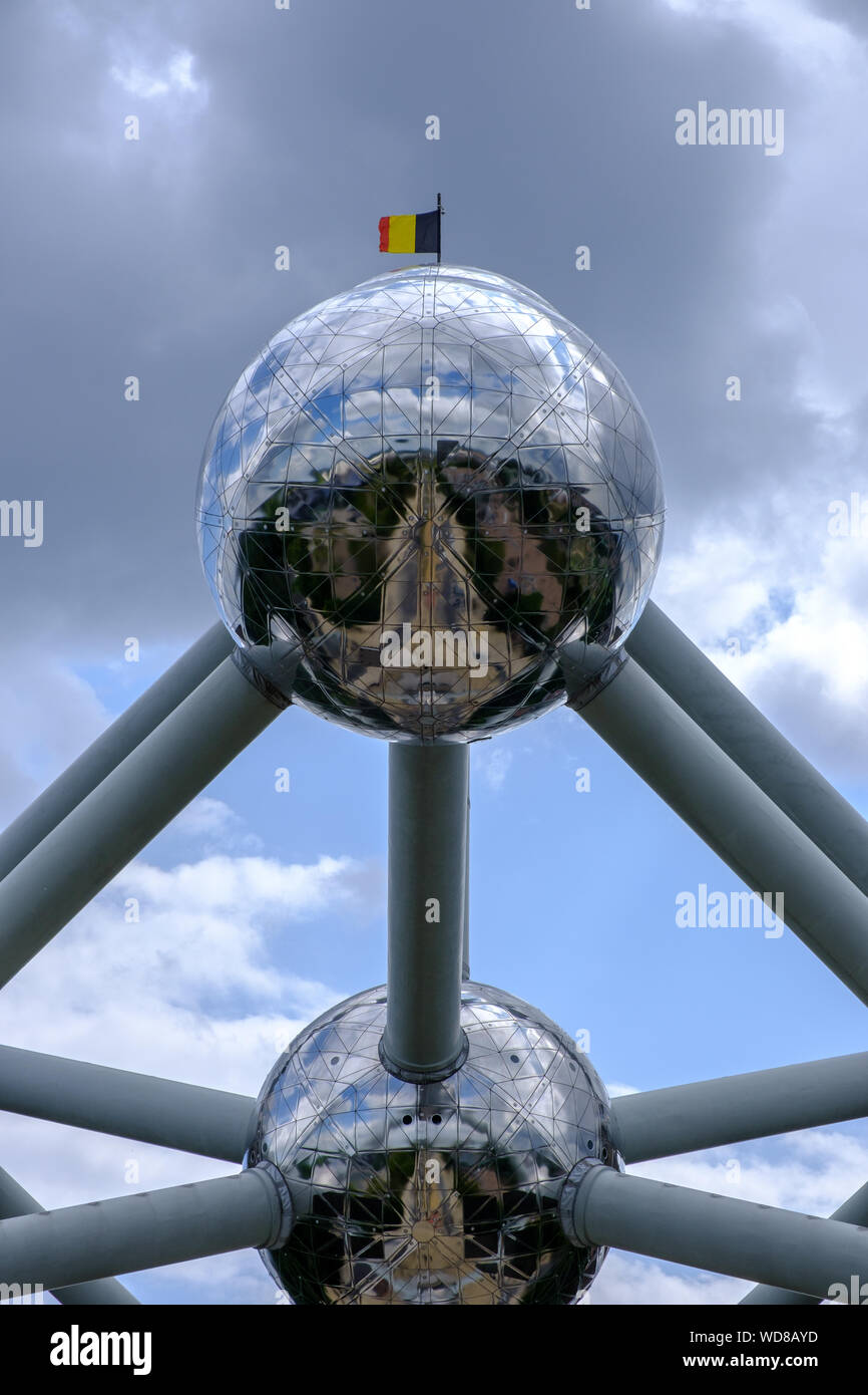Atomium structure hi-res stock photography and images - Alamy