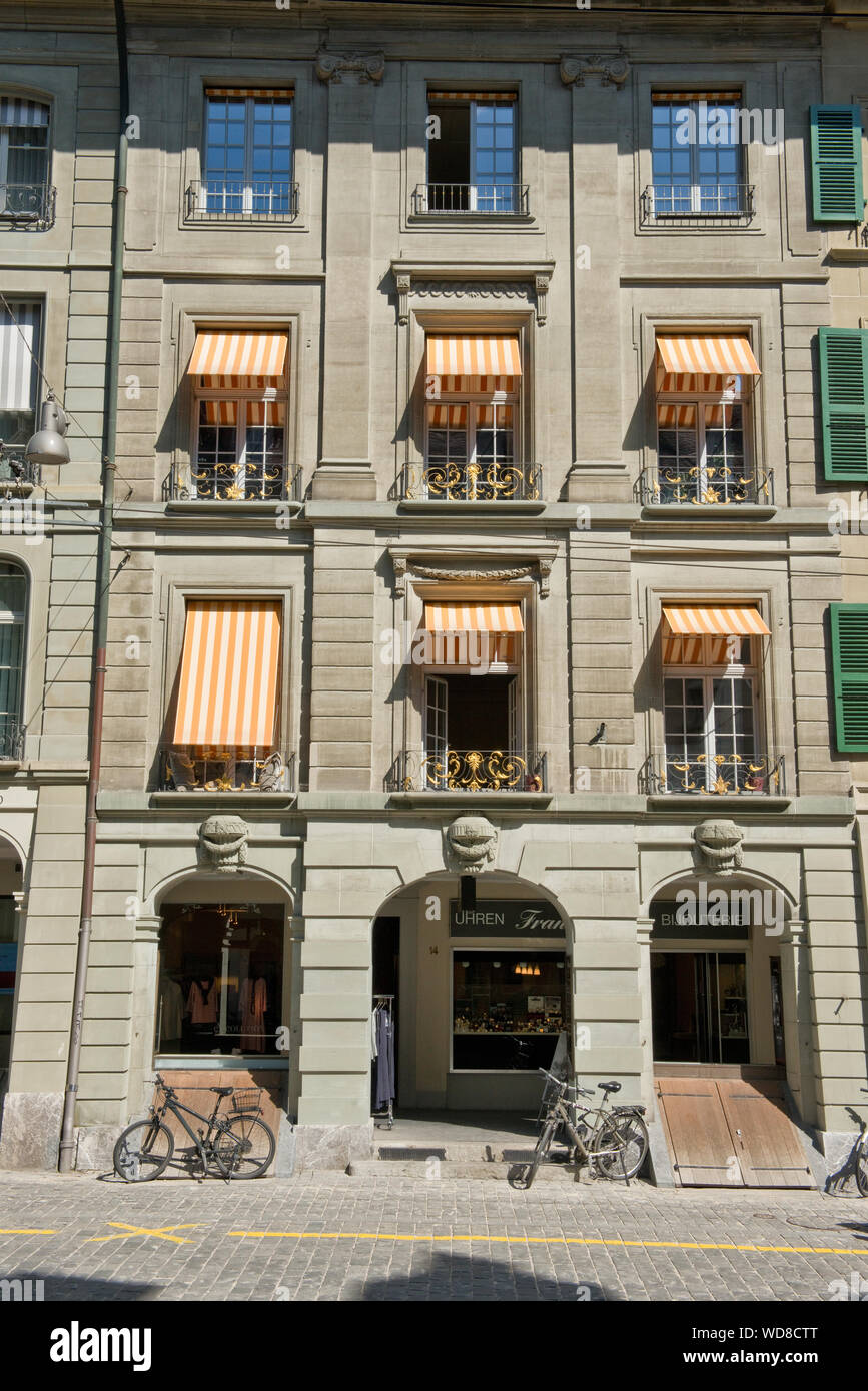 Upmarket shop hi-res stock photography and images - Alamy