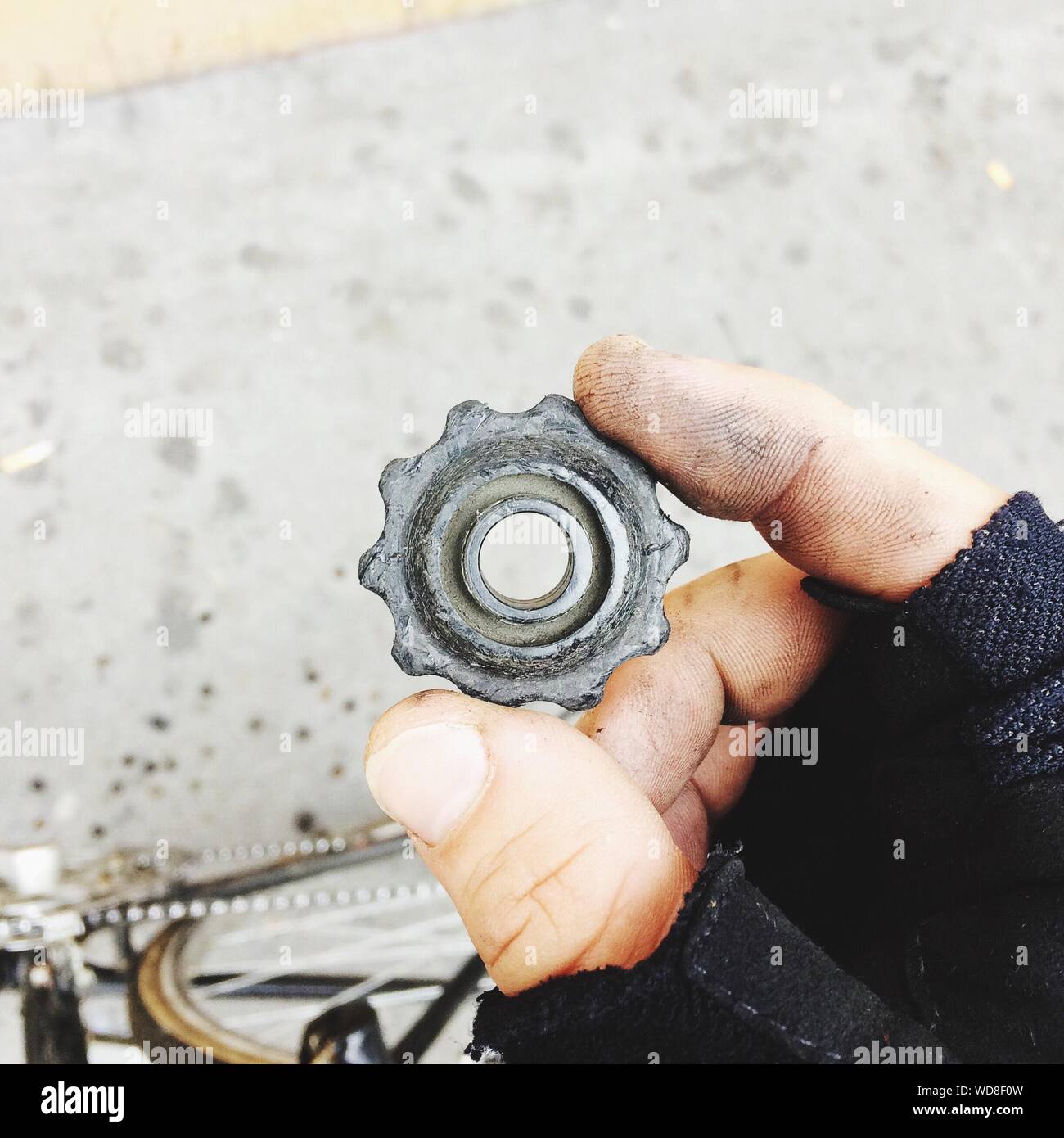 Gear with hand hi-res stock photography and images - Alamy