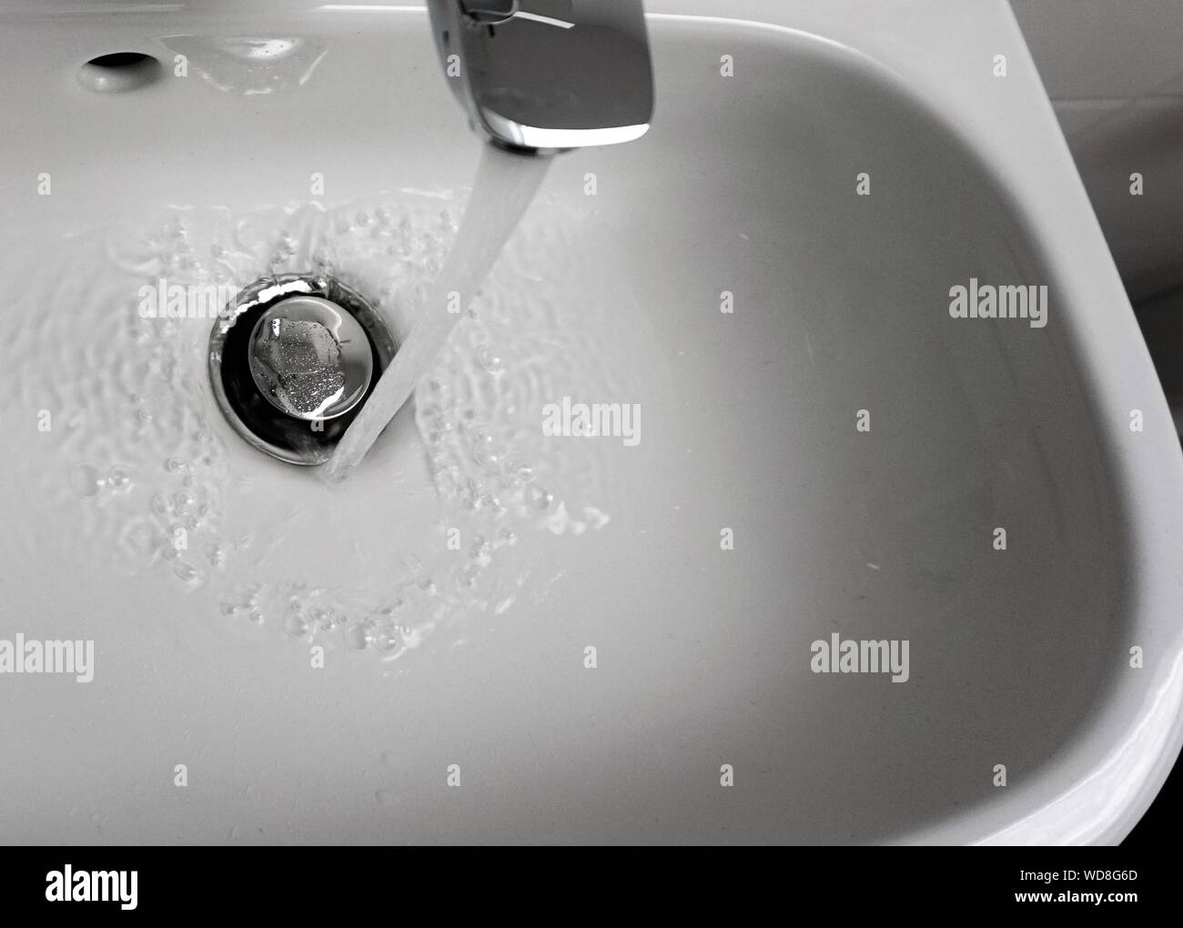 Wash in running water hi-res stock photography and images - Alamy