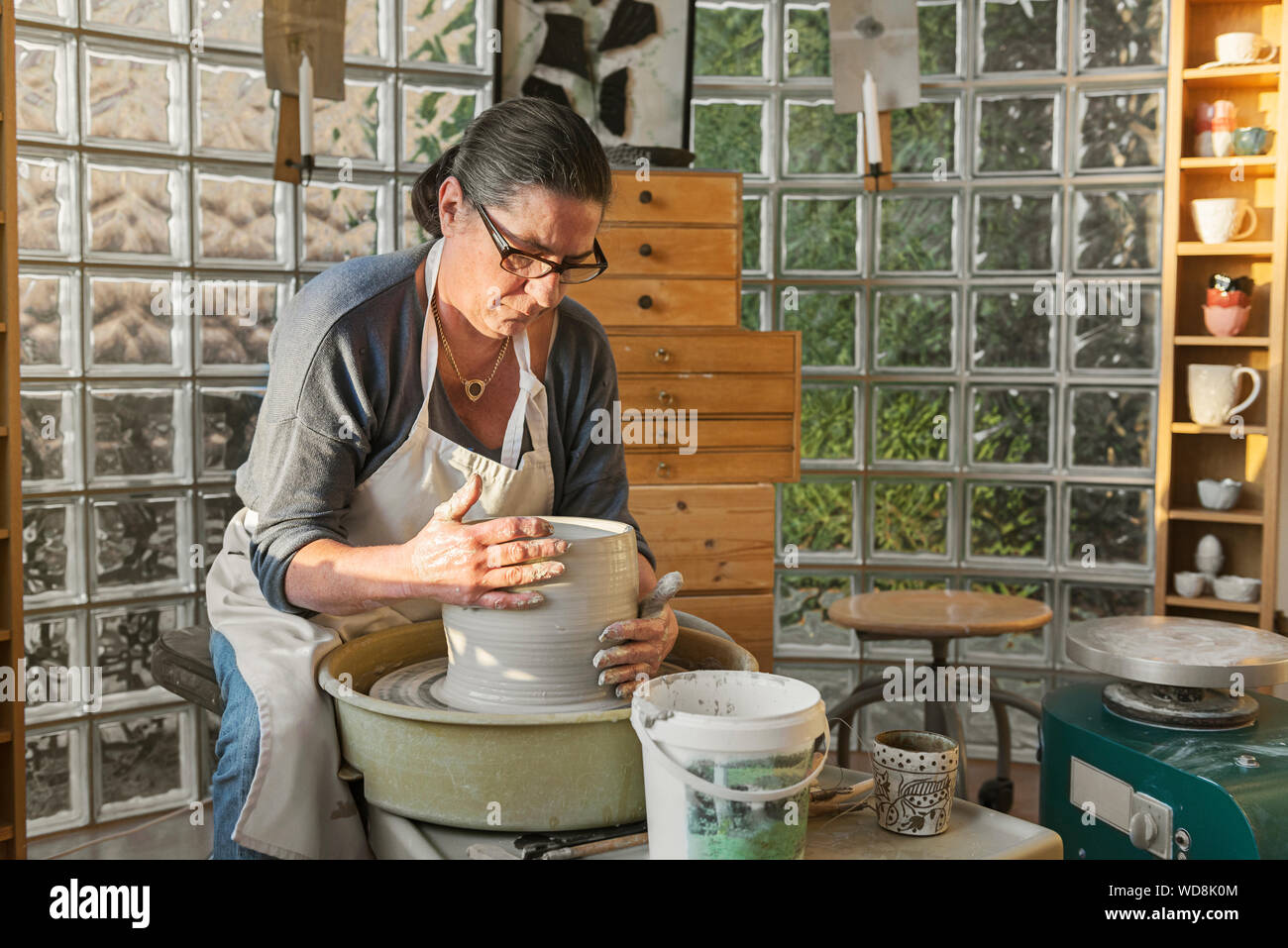 Pottery throwing pot hi-res stock photography and images - Alamy