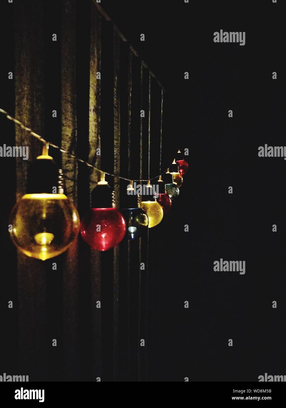 Row of light bulbs hi-res stock photography and images - Alamy