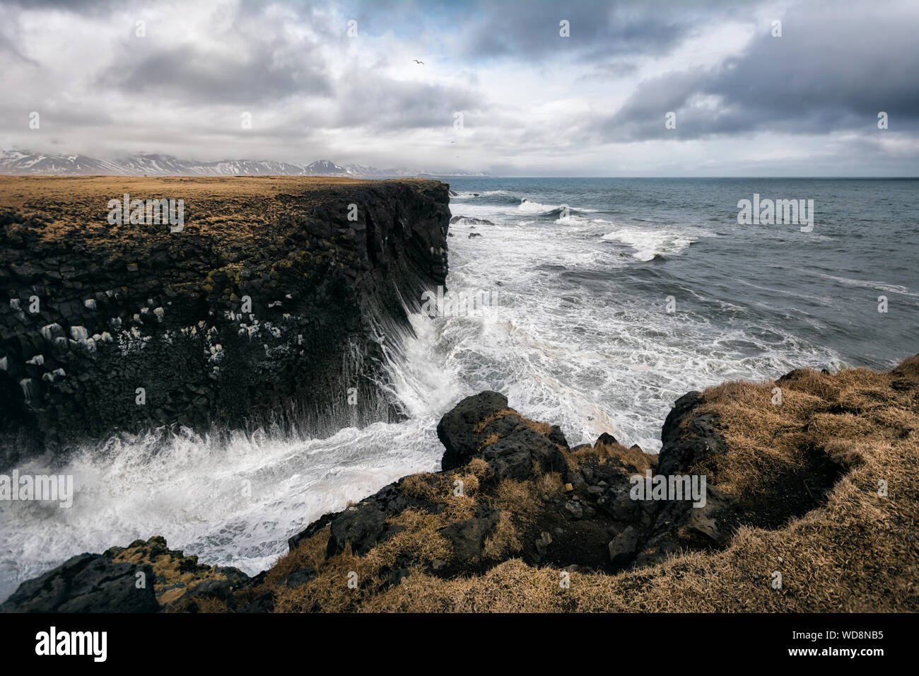 Wave against the cliff hi-res stock photography and images - Alamy