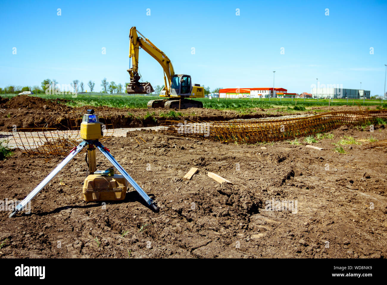 Total center device with laser for leveling other devices to level ...