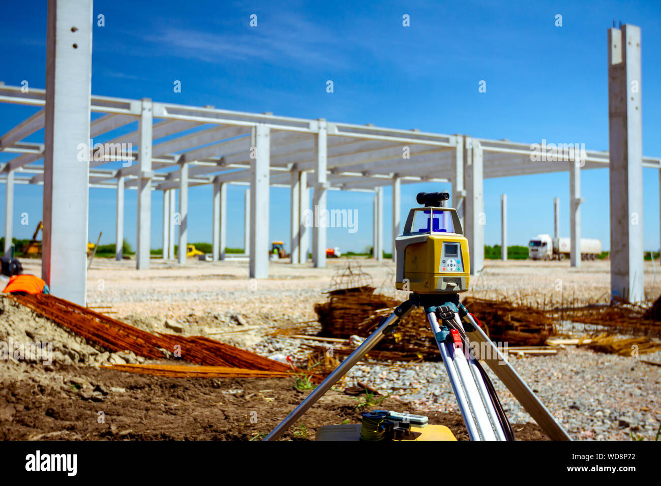 Total center device on tripod with laser for leveling other devices to ...