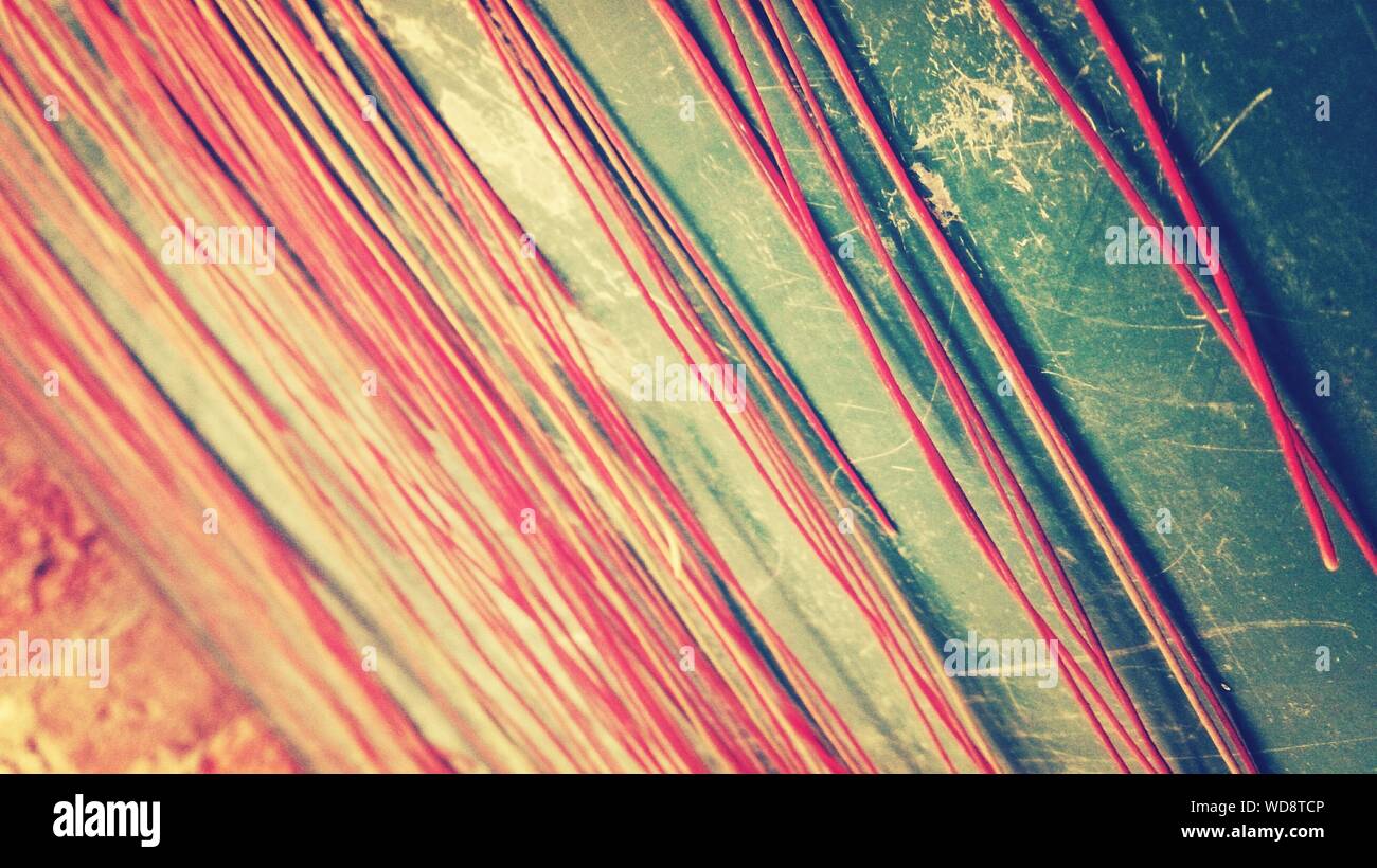 Hanging on by a thread hi-res stock photography and images - Alamy