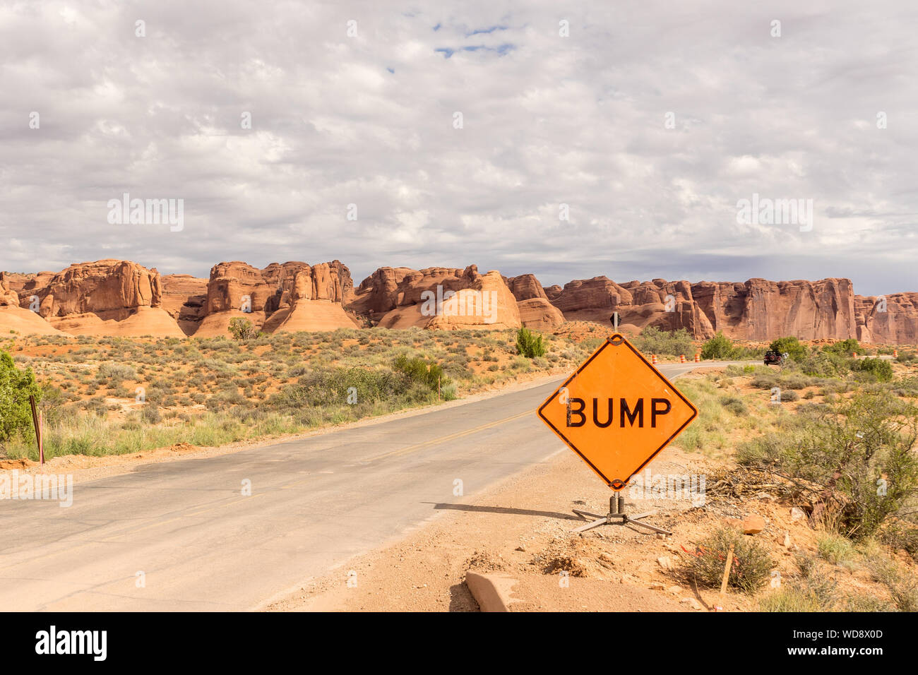 Road sign desert hi-res stock photography and images - Alamy