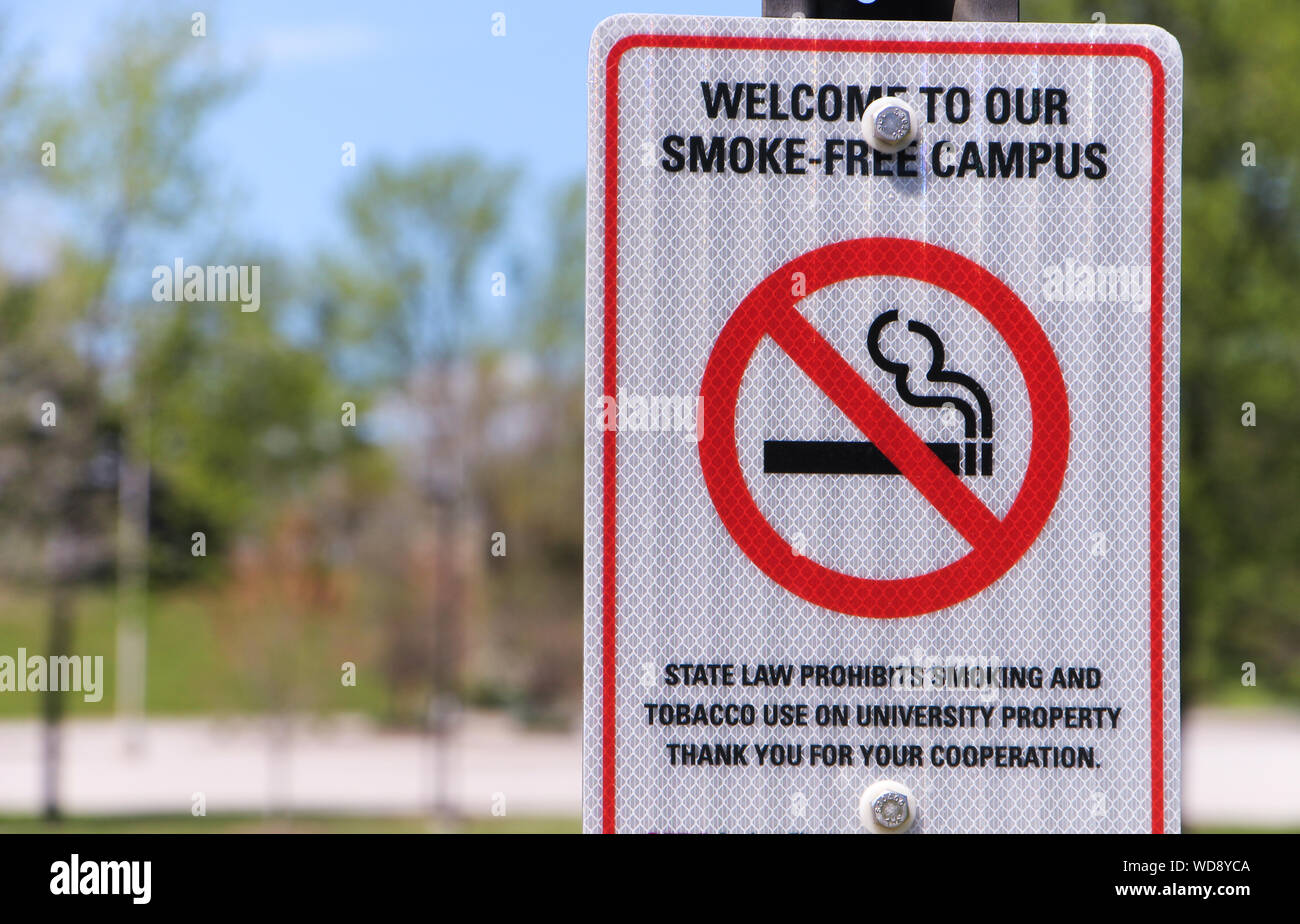 Cigarette warning sign hi-res stock photography and images - Alamy