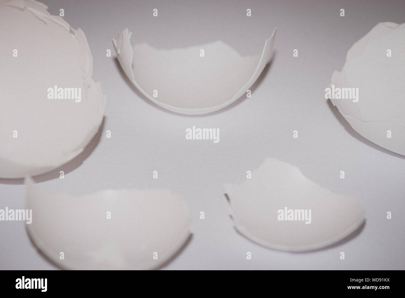 Egg shells hi-res stock photography and images - Alamy