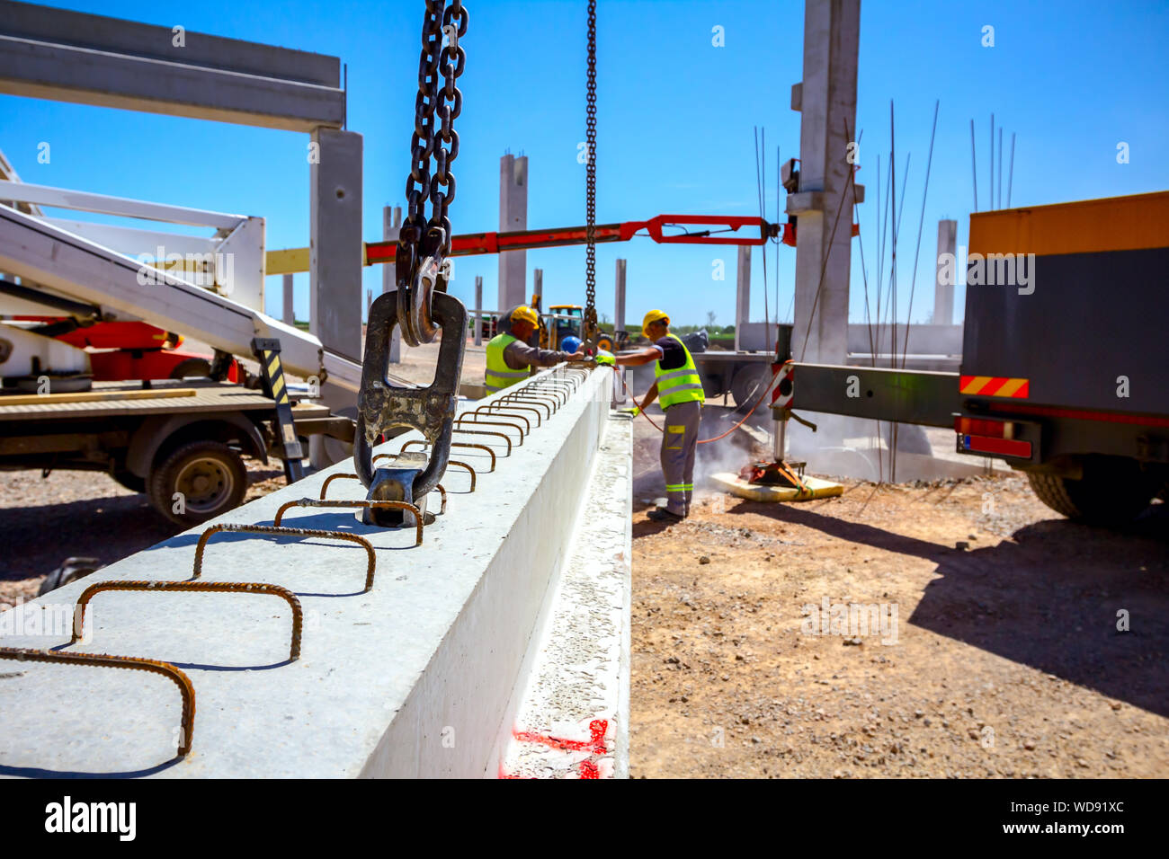 Lifting steel girder beam hi-res stock photography and images - Alamy