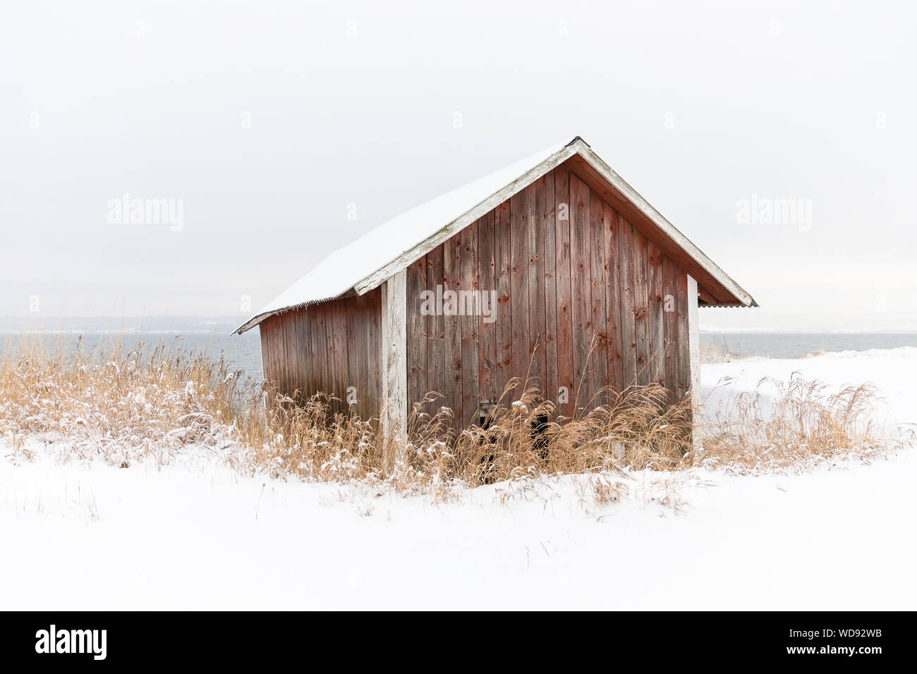 Barn in snow hi-res stock photography and images - Alamy
