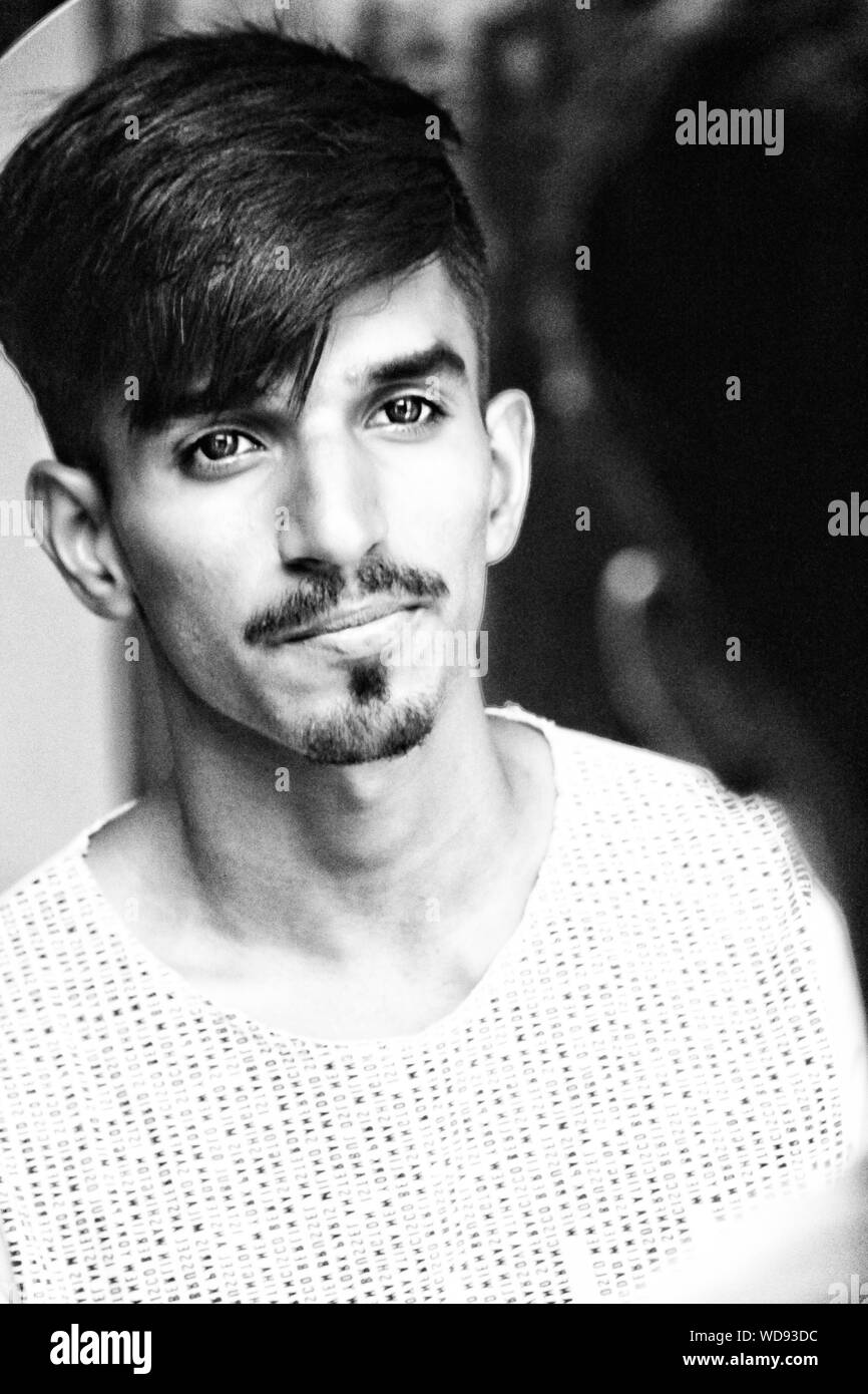 Reflecting hi-res stock photography and images - Alamy