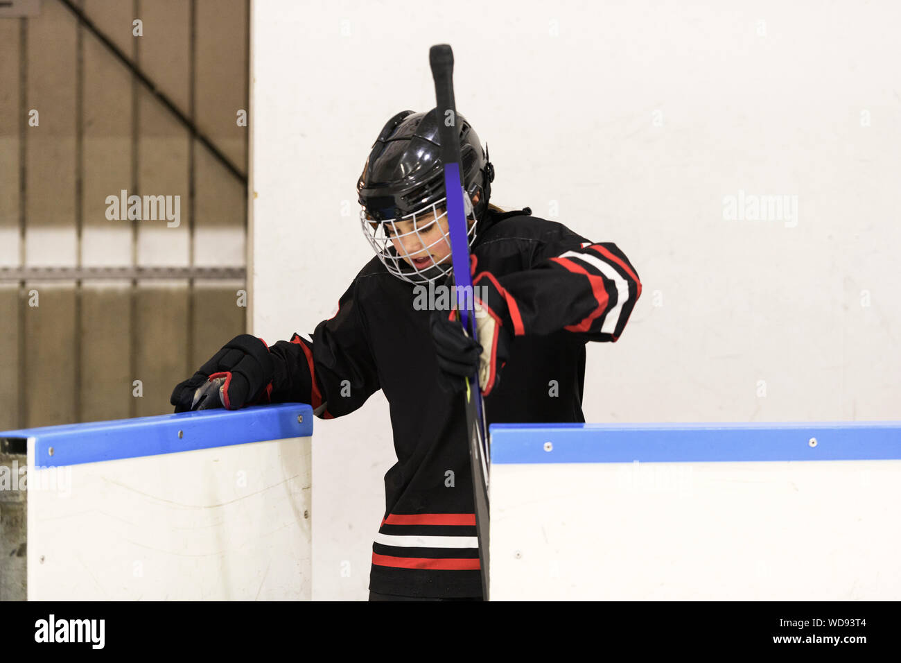 Girl hockey stick hi-res stock photography and images - Alamy