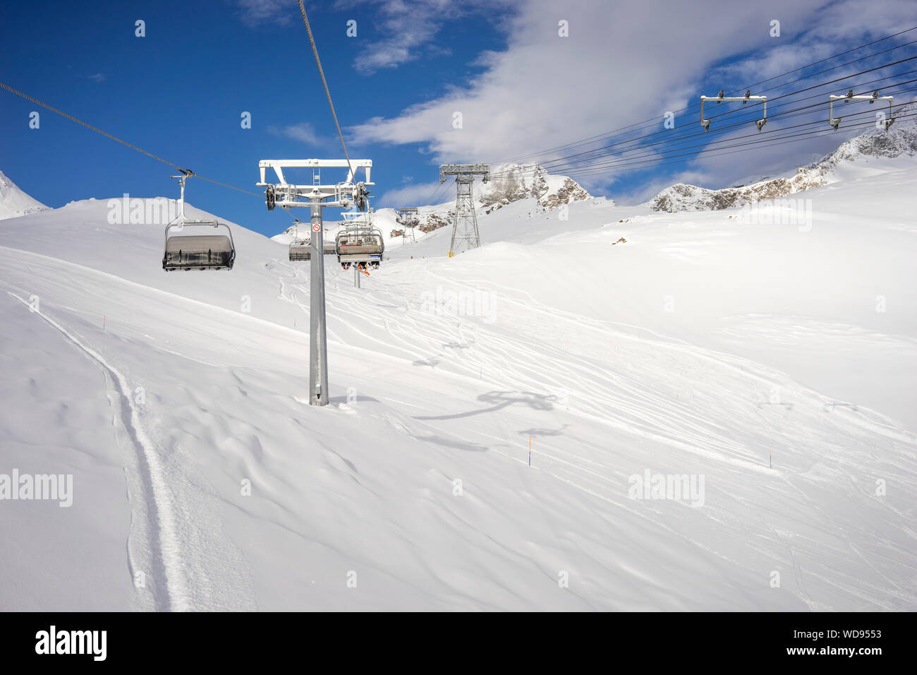 Over snow transportation hi-res stock photography and images - Alamy