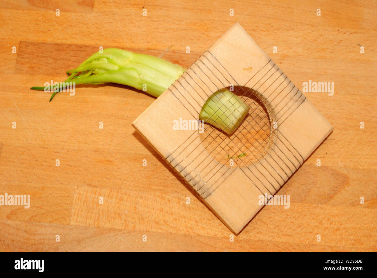 tool cut puntarelle, typical Italian chicory. In Lazio used to eat ...
