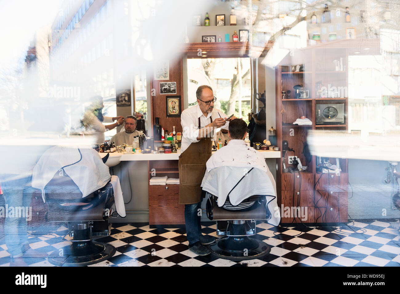 The barbers window hi-res stock photography and images - Alamy