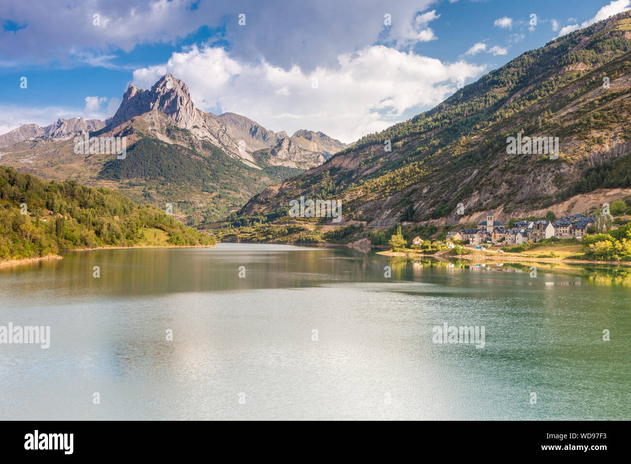 Lanuza lake hi-res stock photography and images - Alamy