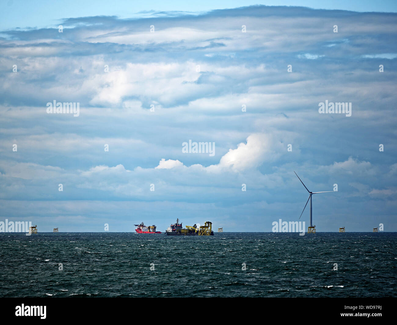 Wellhead and valves hi-res stock photography and images - Alamy