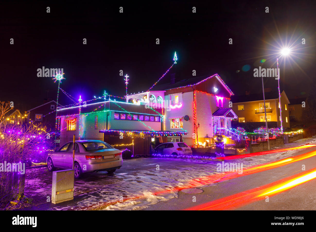 Suburb house at night hi-res stock photography and images - Alamy