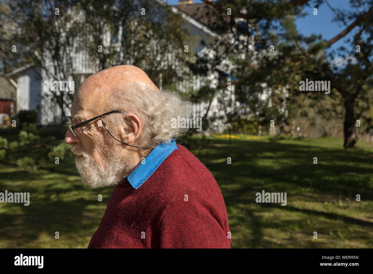 Man side profile hi-res stock photography and images - Alamy