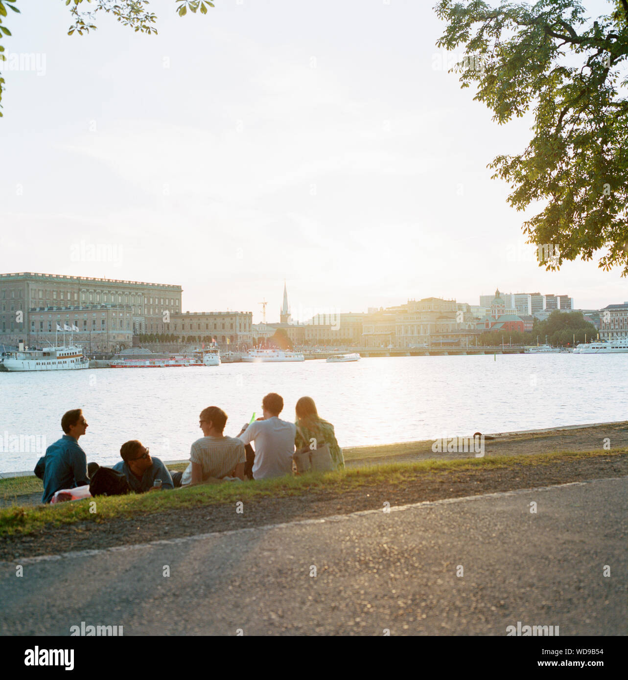 Relaxing scenes hi-res stock photography and images - Alamy