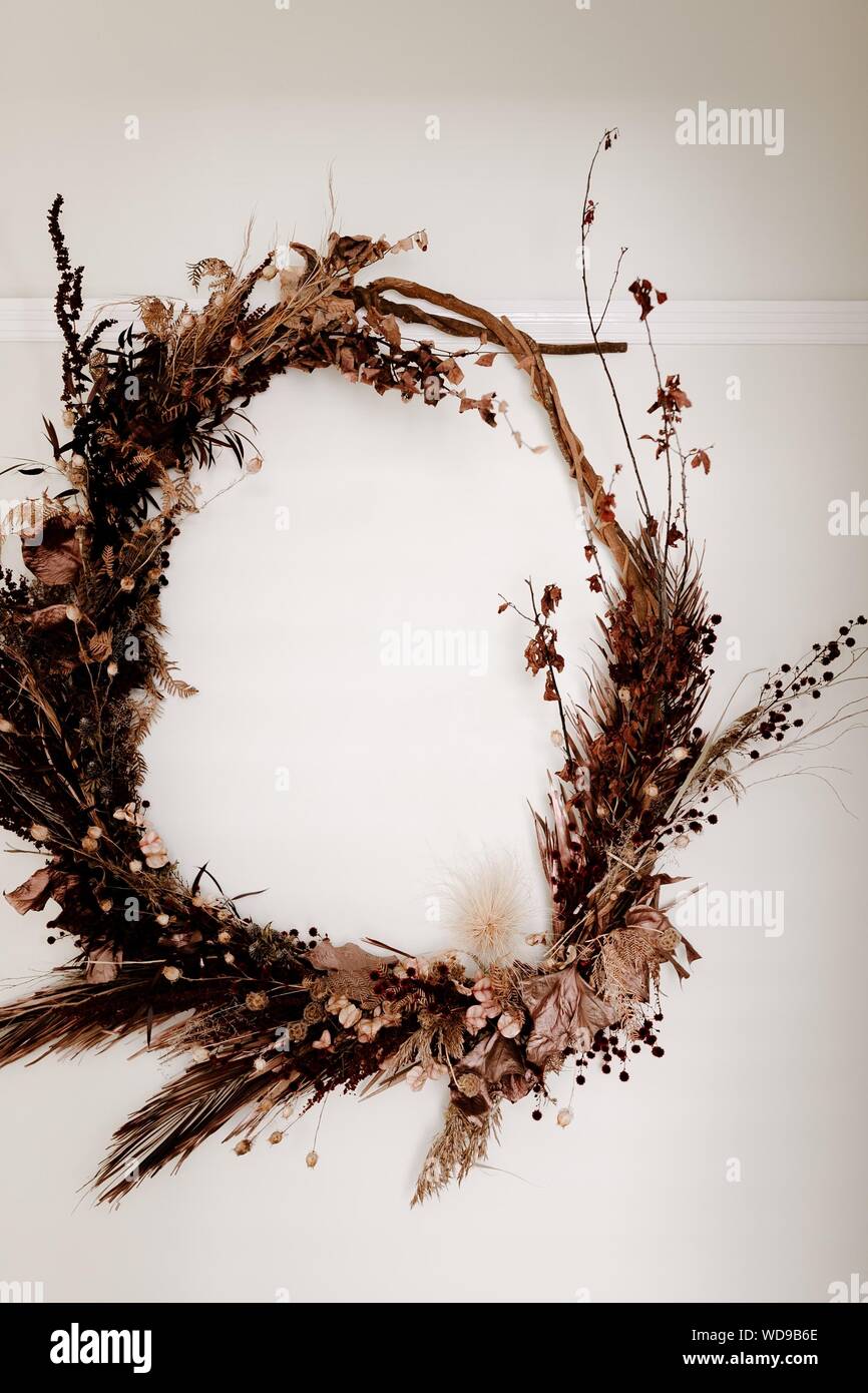 Round twig border hi-res stock photography and images - Alamy