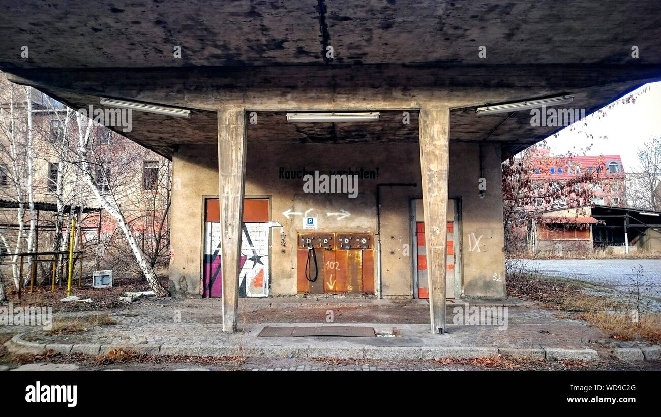 Bridge Column Graffiti High Resolution Stock Photography and Images - Alamy