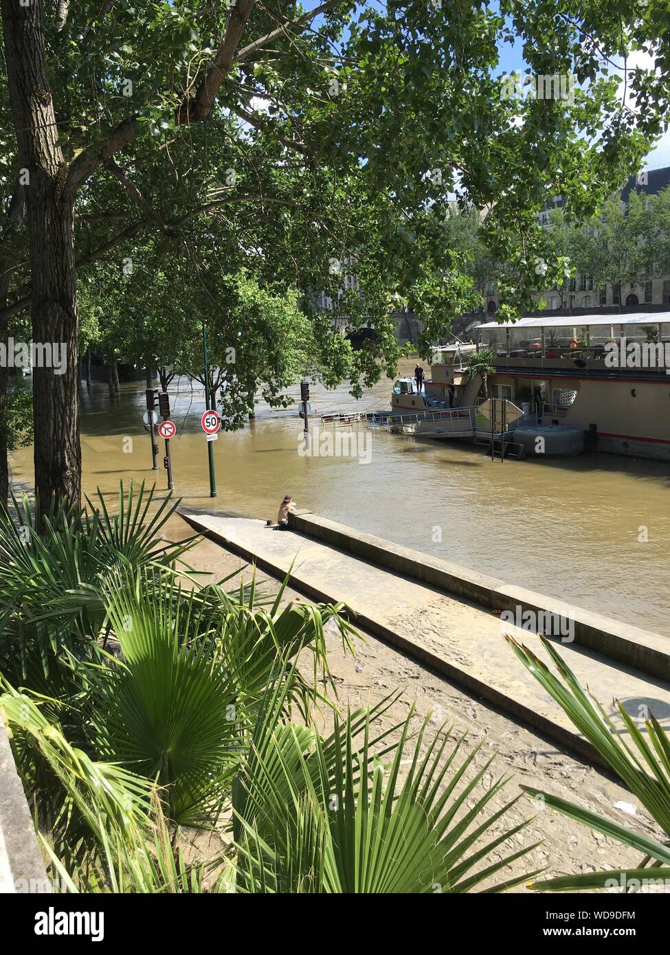 River bot hi-res stock photography and images - Alamy