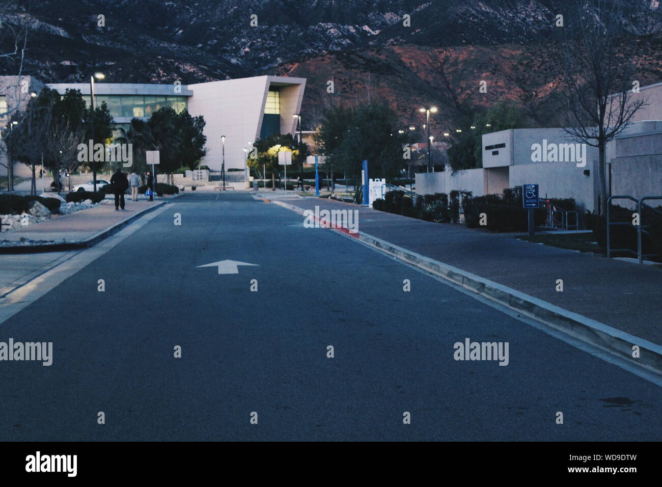 Building arrow sign direction hi-res stock photography and images - Alamy