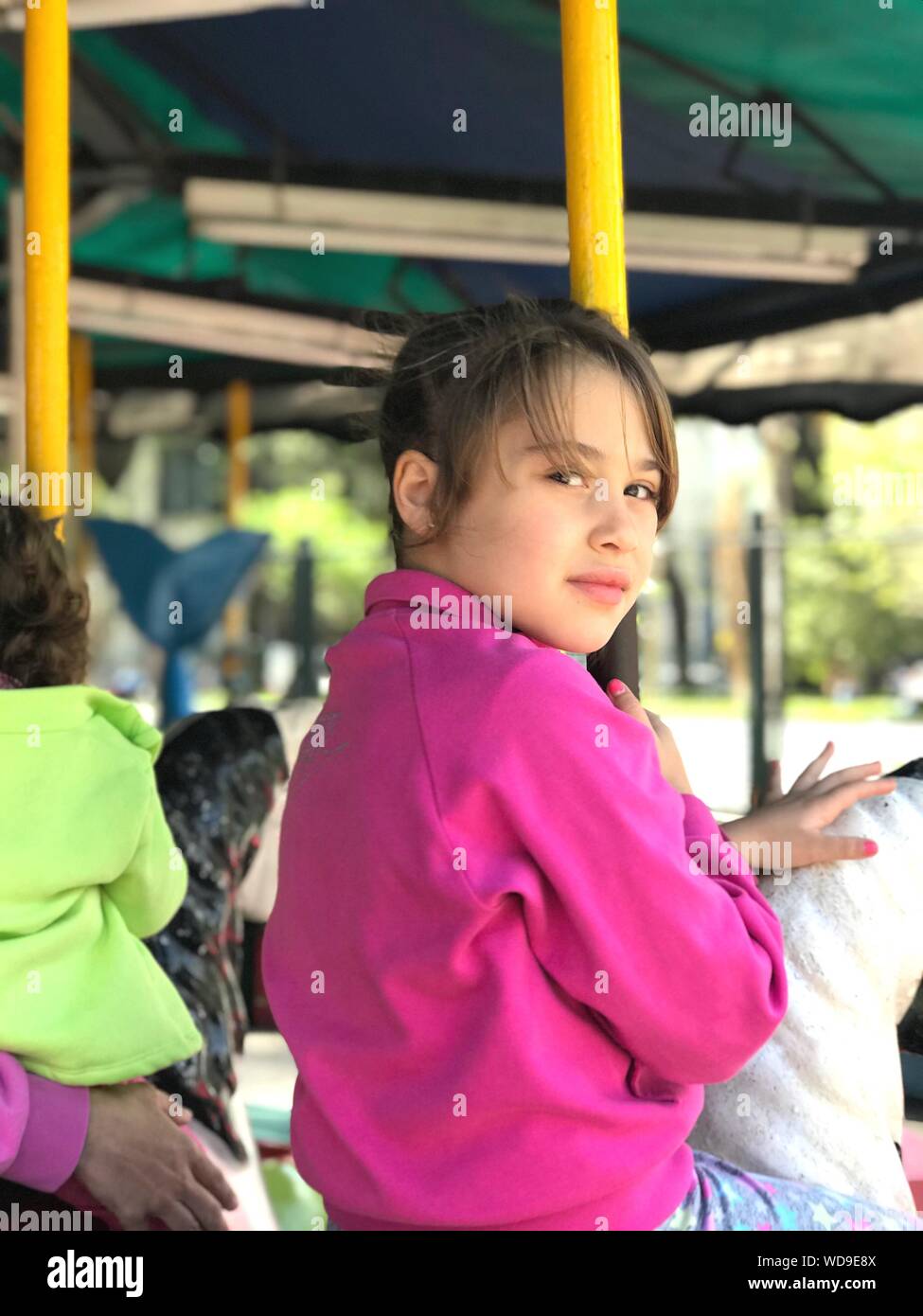 Girls shoulder ride hi-res stock photography and images - Alamy