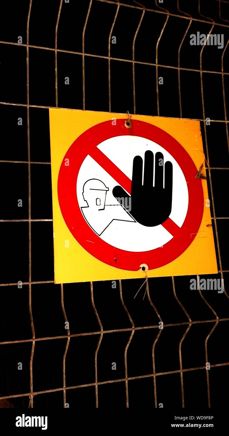 Metal stop sign hi-res stock photography and images - Alamy