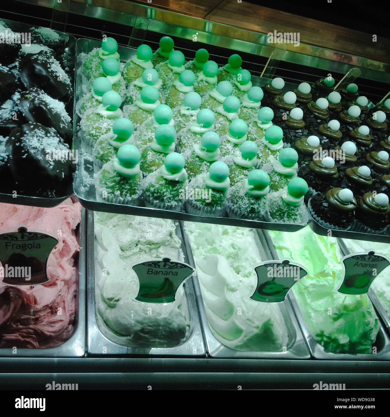 Ice cream parlor counter hi-res stock photography and images - Alamy