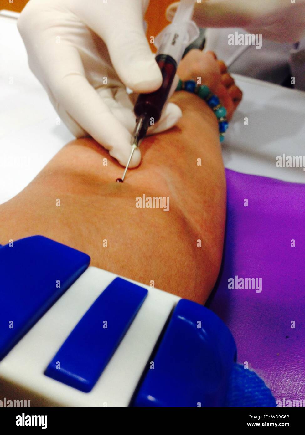 Taking blood sample hi-res stock photography and images - Alamy