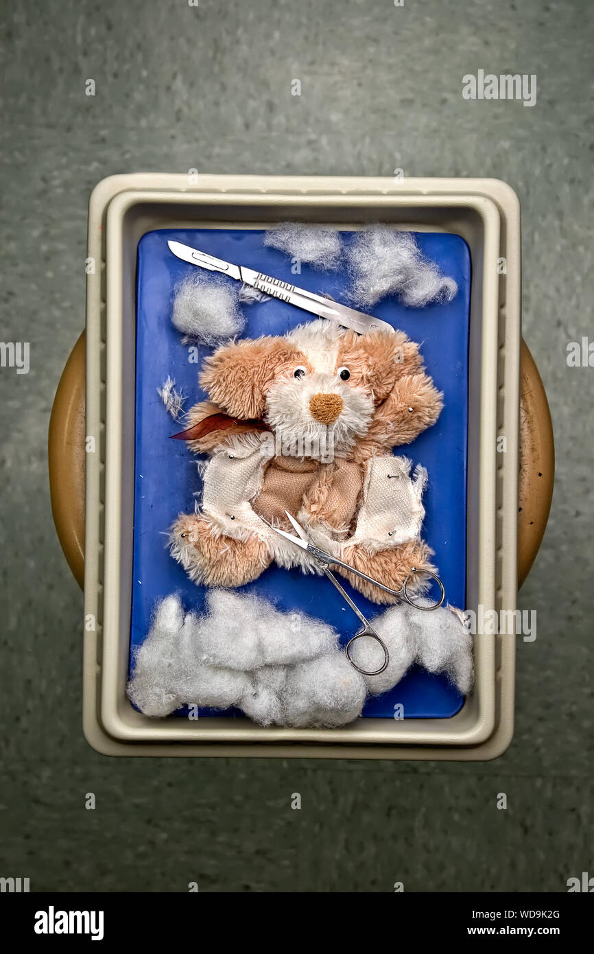 Surgical tray hi-res stock photography and images - Alamy