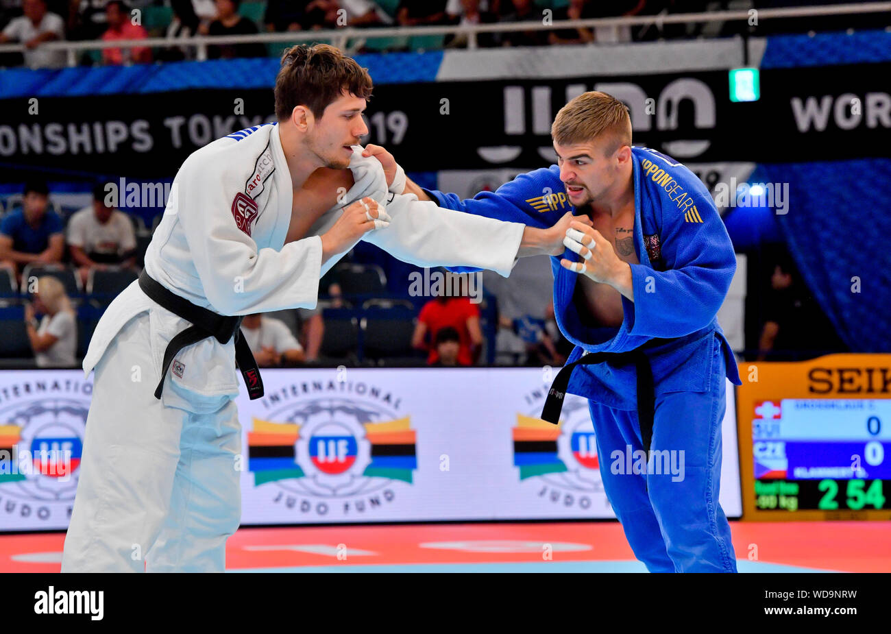 Tokyo, Japan. 29th Aug, 2019. Czech judoka DAVID KLAMMERT (right) and ...