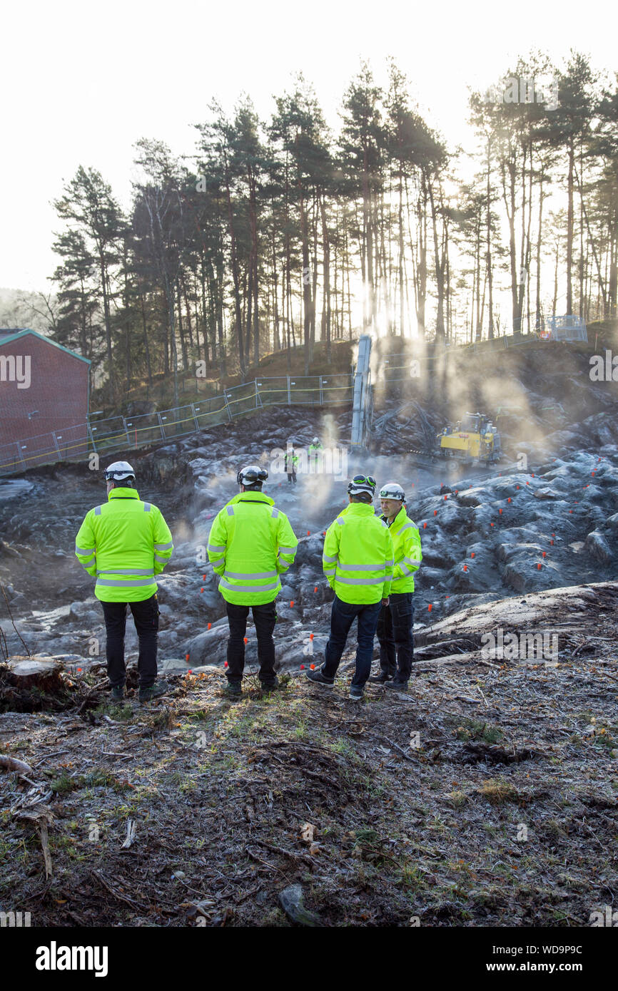 Men in construction hi-res stock photography and images - Alamy