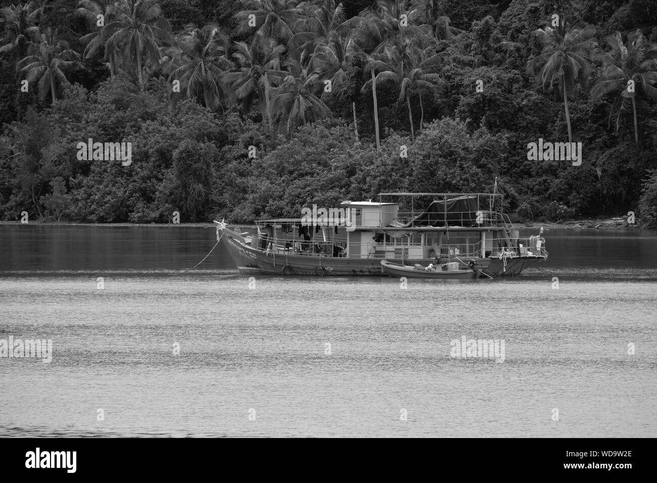 Boat side view Black and White Stock Photos & Images - Alamy