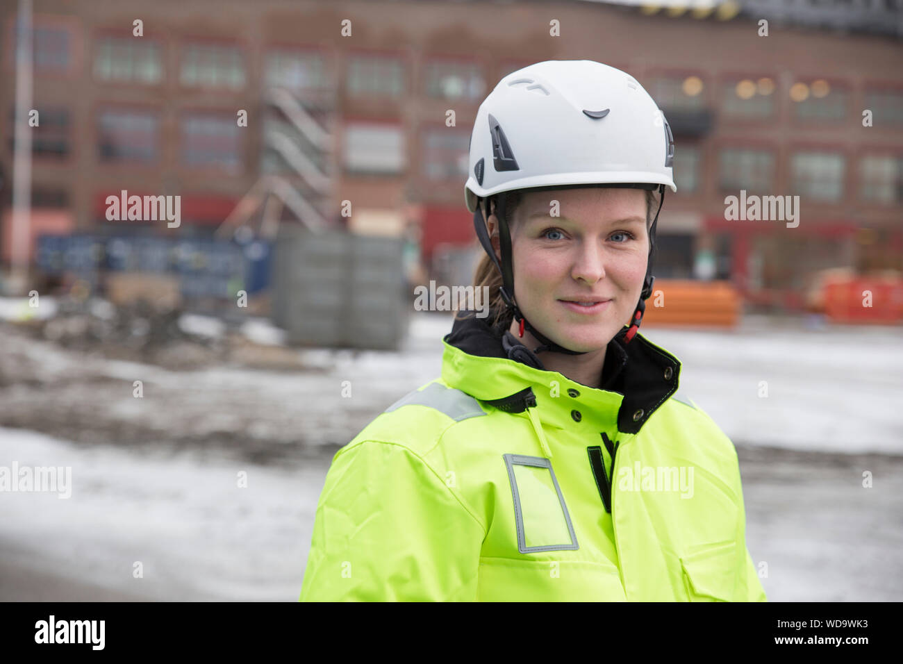 Worker construction portrait hi-res stock photography and images - Alamy
