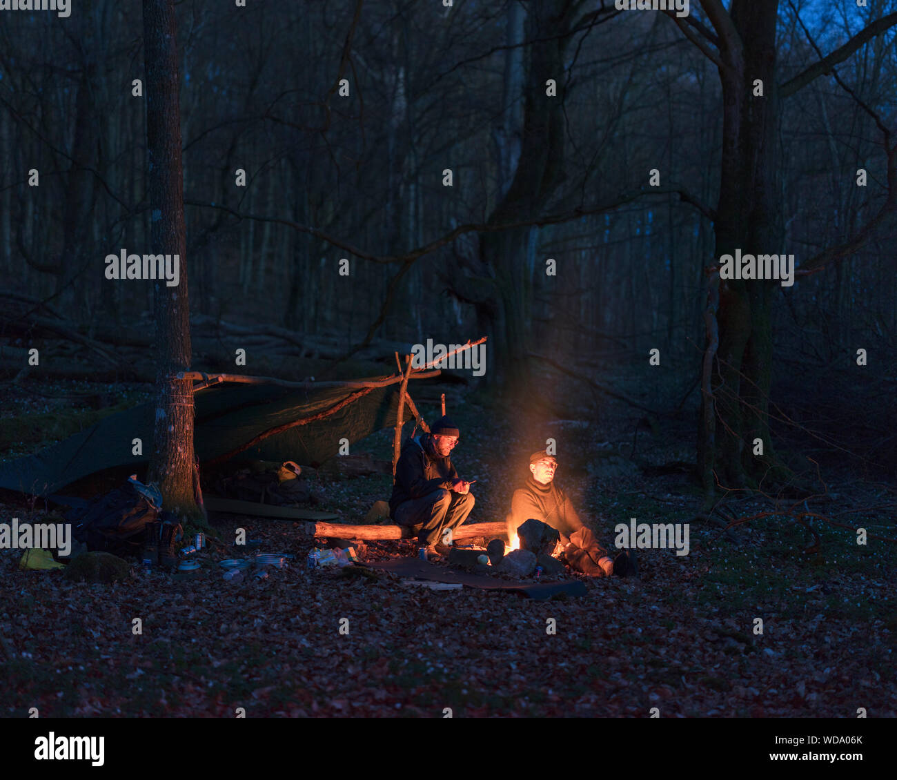 Men camping hi-res stock photography and images - Alamy