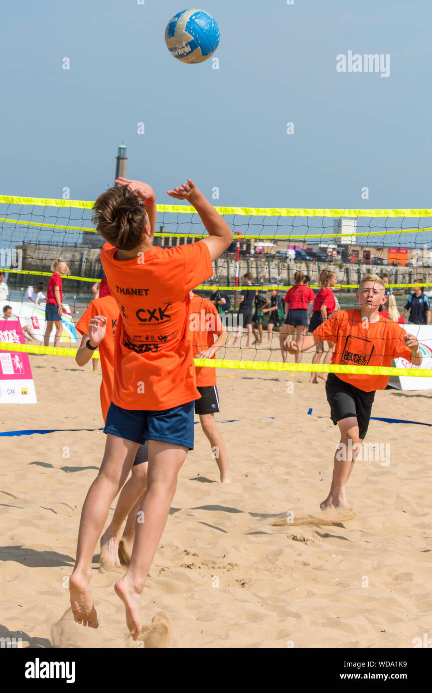Boys playing volleyball hi-res stock photography and images - Alamy